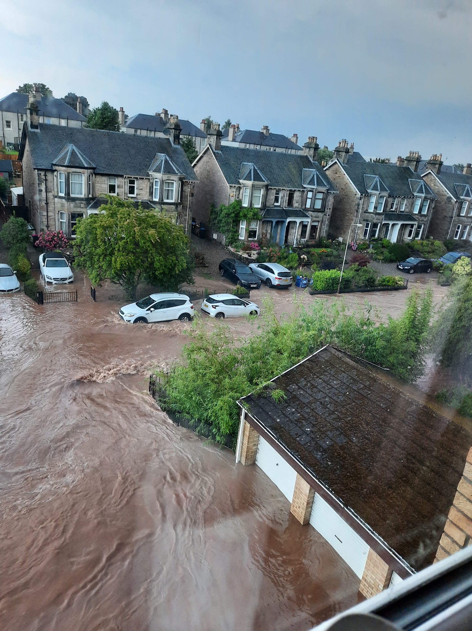 Thunderstorm causes major disruption across Perth