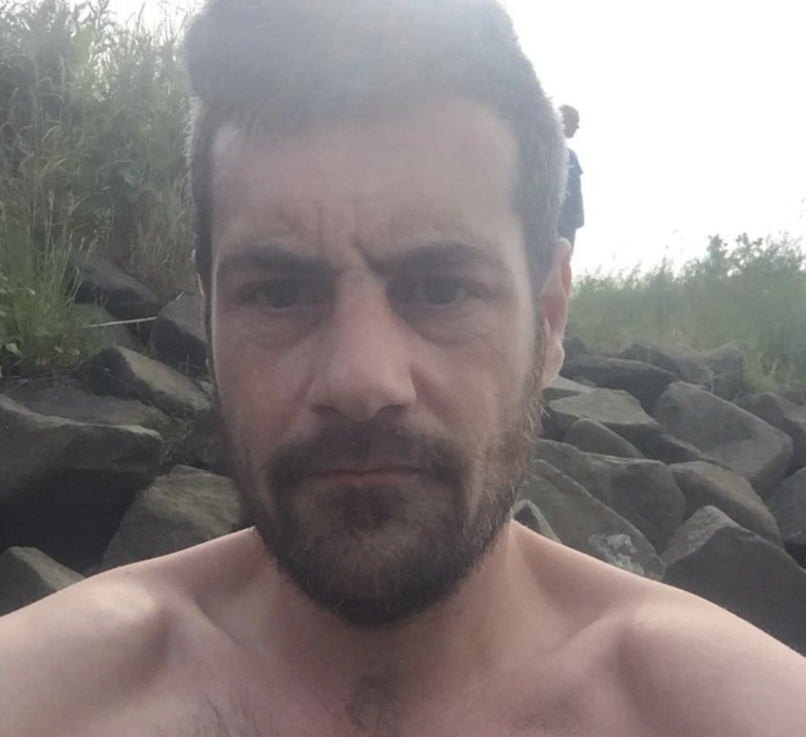 Young girl showered with broken glass as man lashes out at vehicle ...